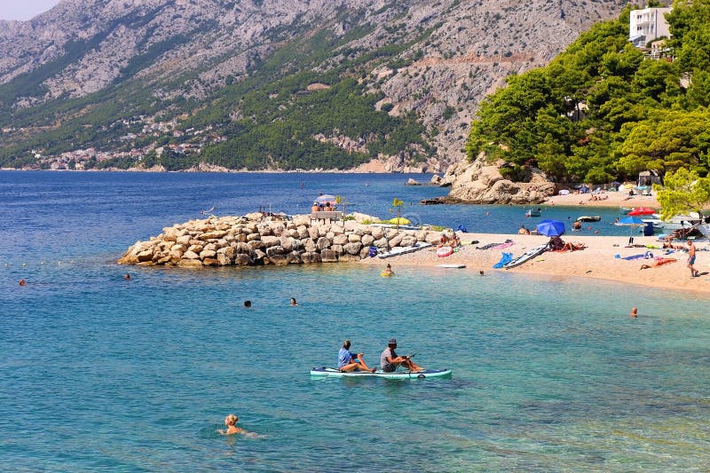 Beach in Brela, Croatia editorial image. Image of parasol - 304914740