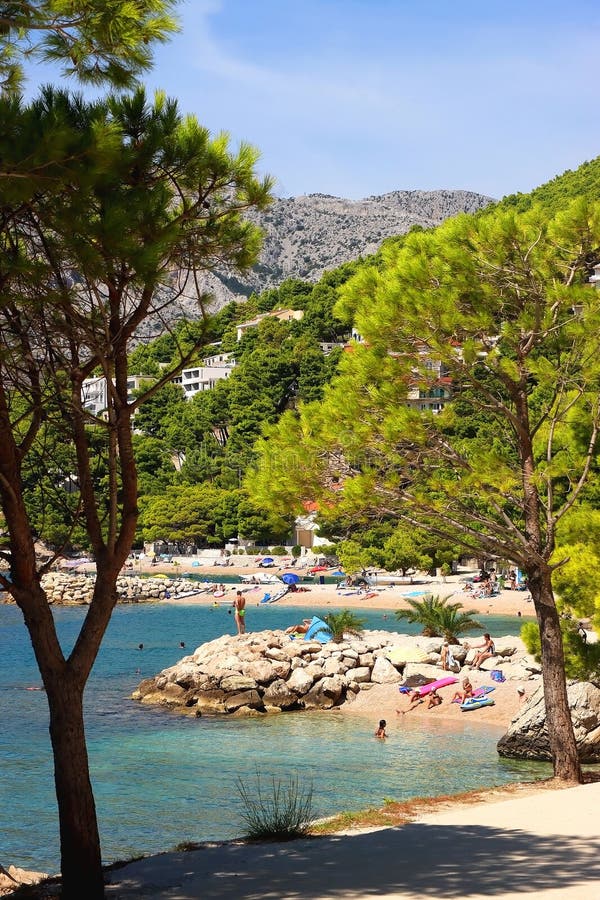 Beach in Brela, Croatia editorial stock image. Image of ocean - 305083434