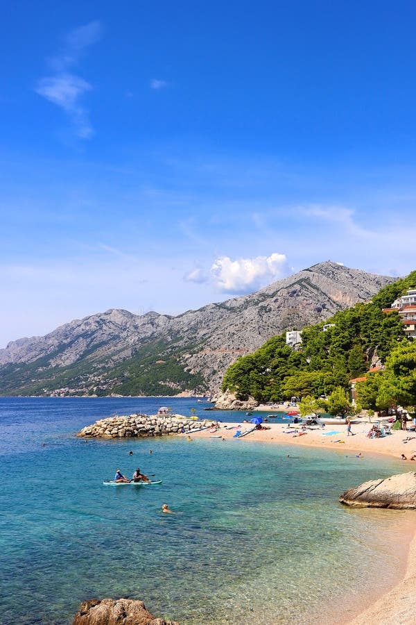 Beach in Brela, Croatia editorial photo. Image of relax - 305928536