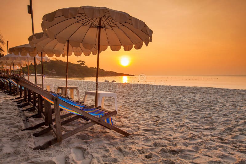 Beach Chairs Range Over Sunset Stock Photos - Free & Royalty-Free Stock ...