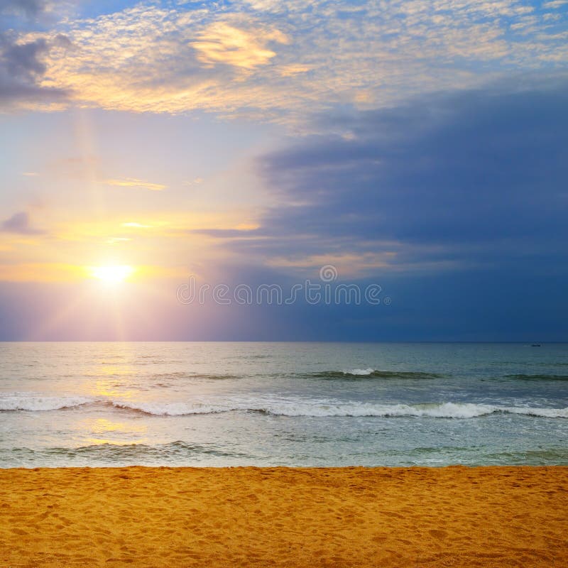 Beach of the Ocean and Sunrise Stock Image - Image of beam, spring ...