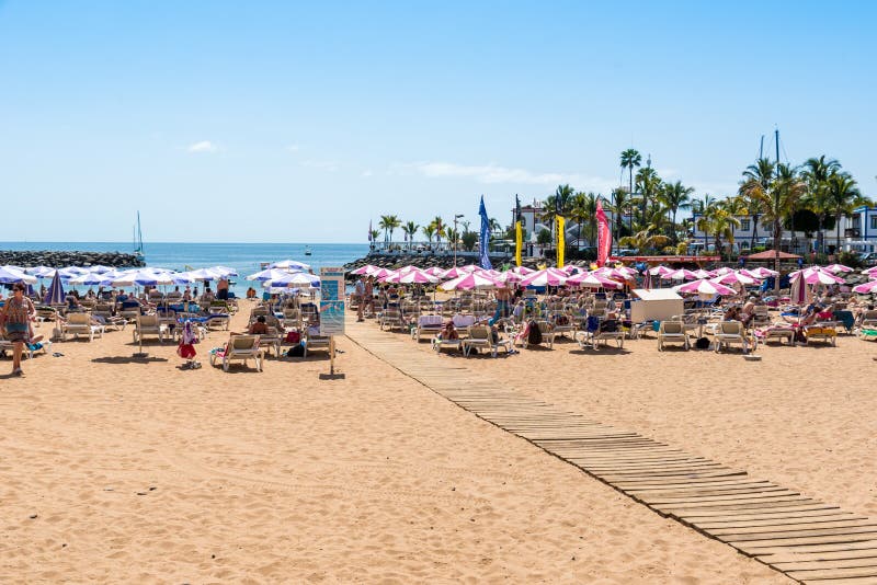 Beach at Puerto Mogan - Playa Mogan Editorial Photo - Image of sand ...