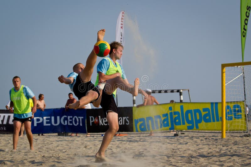 Beach soccer bicycle kick editorial photography. Image of player - 25999772
