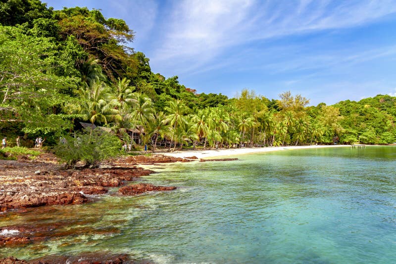 Beach and Stone Ridge on an Island in the Middle of the Ocean Stock ...
