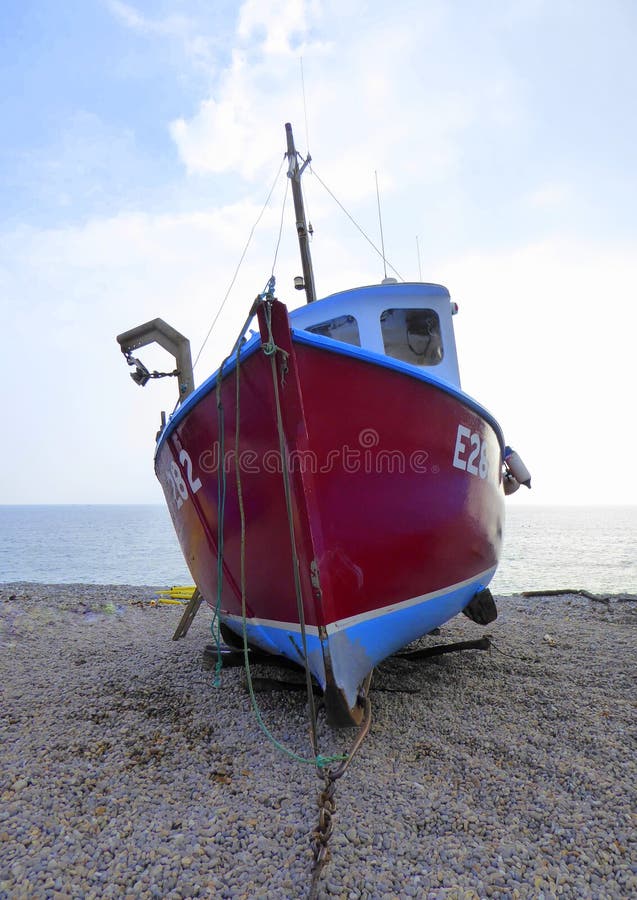 Fishing Boat Beached on Shingle Stock Photo - Image of england, winched ...