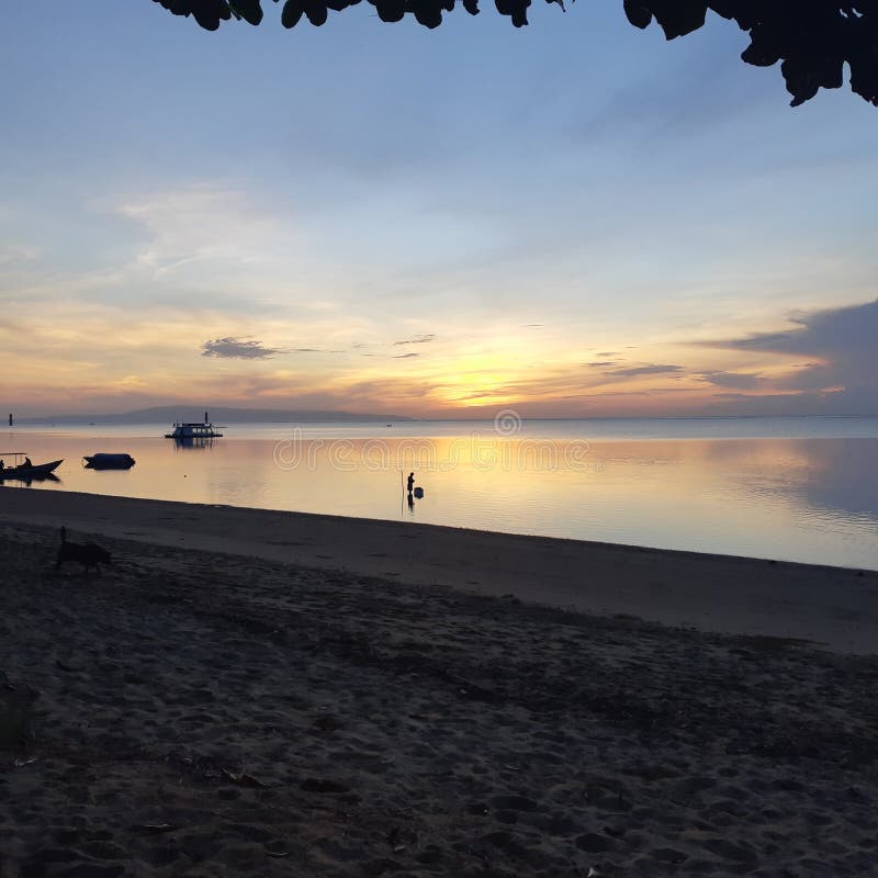 Beachfront Beach Ocean View Sunbathing Sunrise Blueocean Stock Photo ...