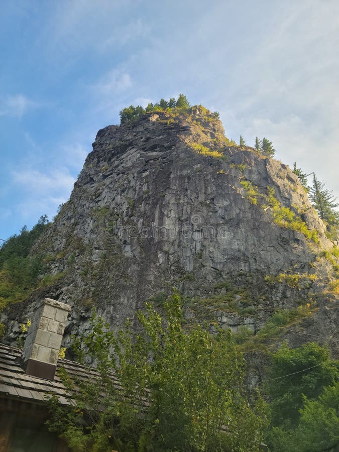 Beacon Rock stock image. Image of mountain, tree, hill - 234112677