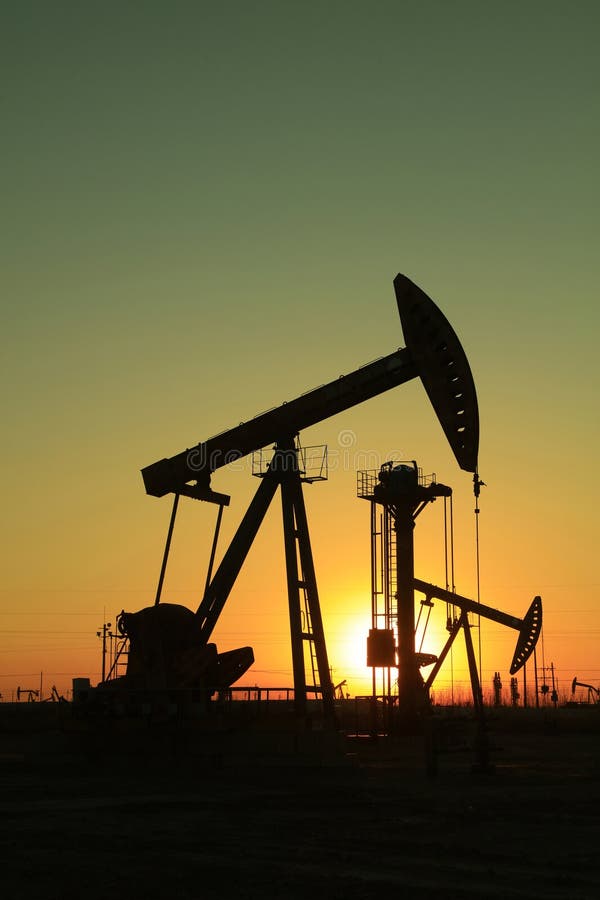 Beam Balanced Pumping Unit Under the Setting Sun Stock Image - Image of ...