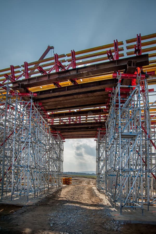 Beam Transom System and Scaffolding Stock Photo - Image of horizontal ...