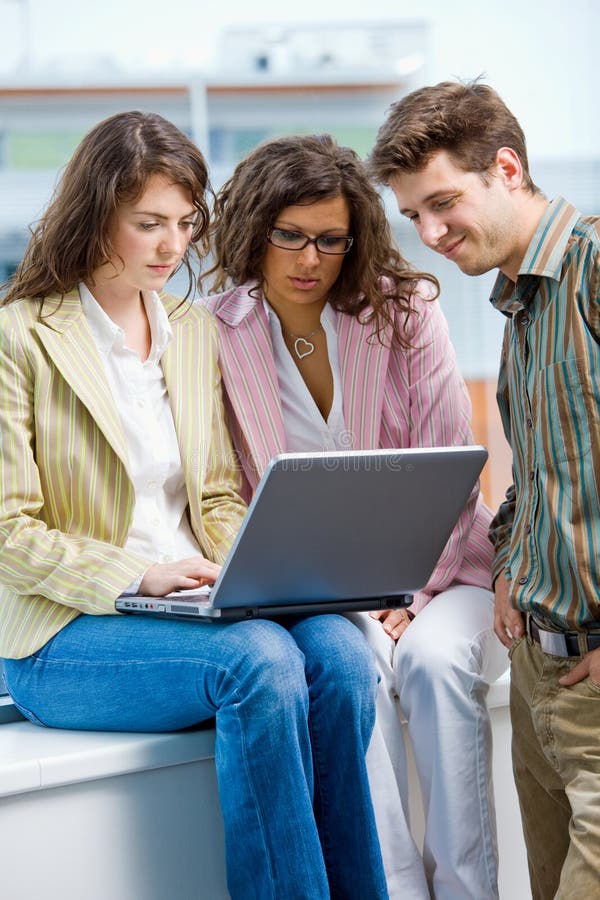 Beambten het samenkomen stock afbeelding. Image of kraag - 7909211