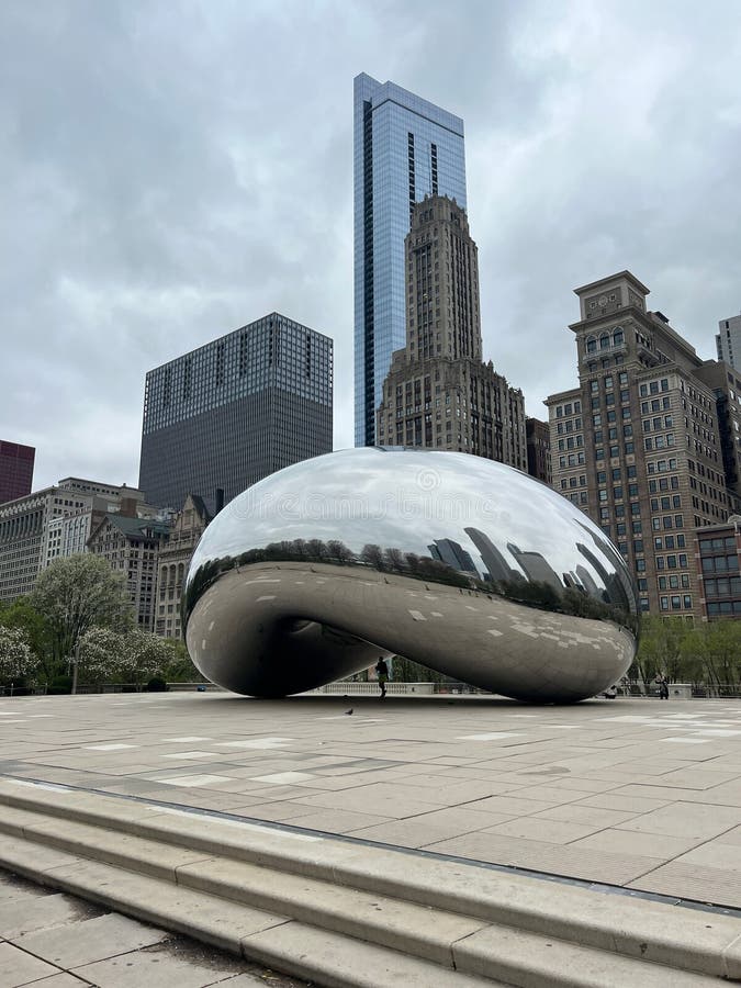 Bean at Cloud Gate in Chicago Editorial Photo - Image of bean, cloud ...