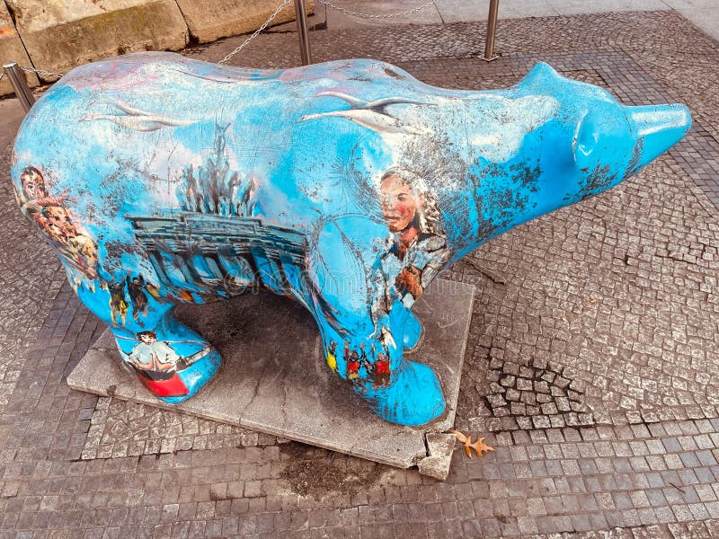 Bear statue editorial image. Image of bear, represent - 300830805