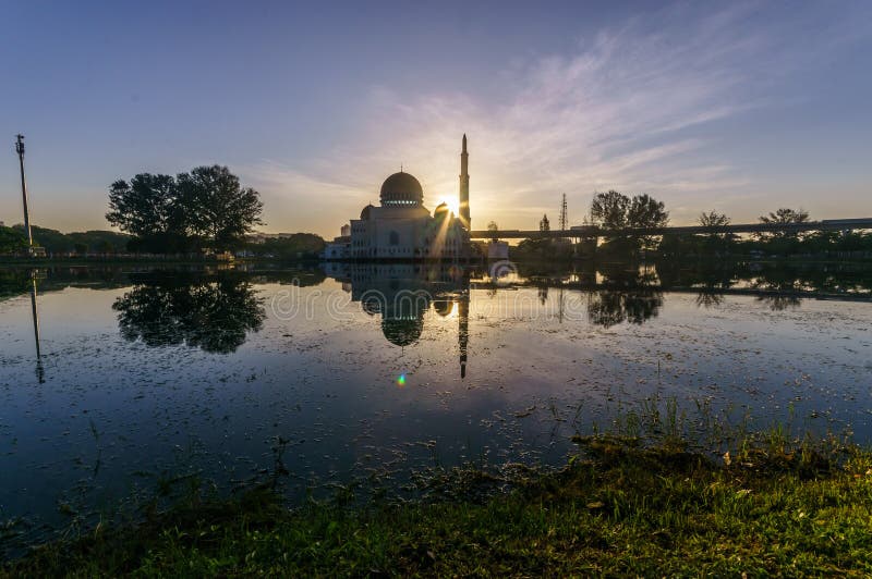 Beatiful Scene of Islamic Mosque Stock Image - Image of culture, cloud ...