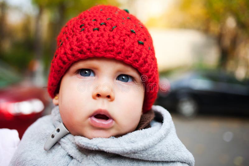 Beau bébé image stock. Image du expression, verticale - 30230197