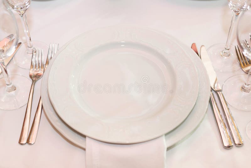 Beau Cadre De La Table De Mariage Dans Le Restaurant. Image stock ...