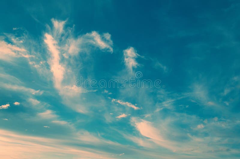 Beau ciel coloré photo stock. Image du couleur, aérien - 108618666