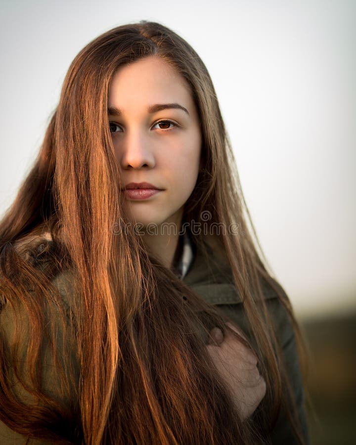 Beau Ginger Girl Outside Adolescent Photo stock - Image du cheveu ...
