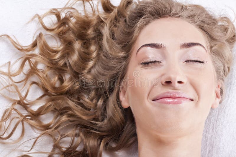 Beau Jeune Femme Avec Des Lignes De Perforation Image Stock Image Du