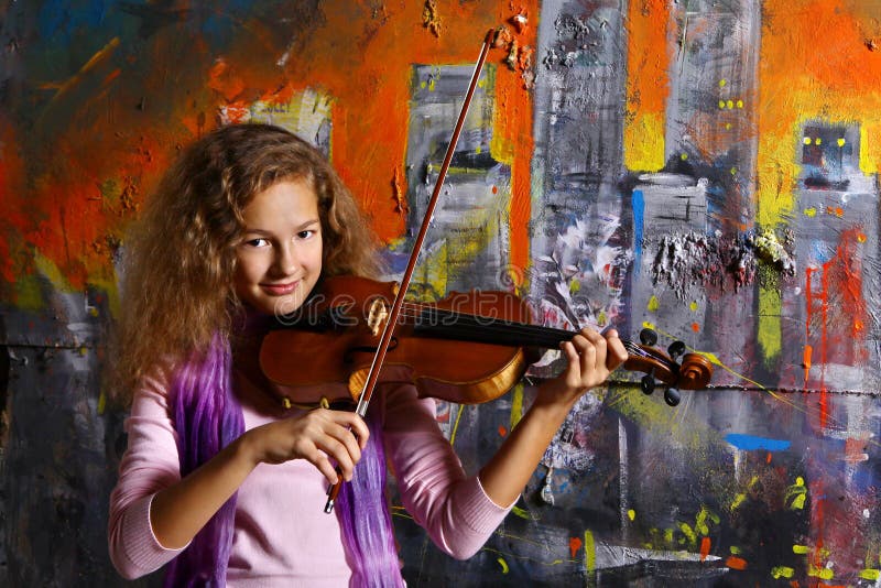 Belle violoniste image stock. Image du violoniste, blanc - 12370825