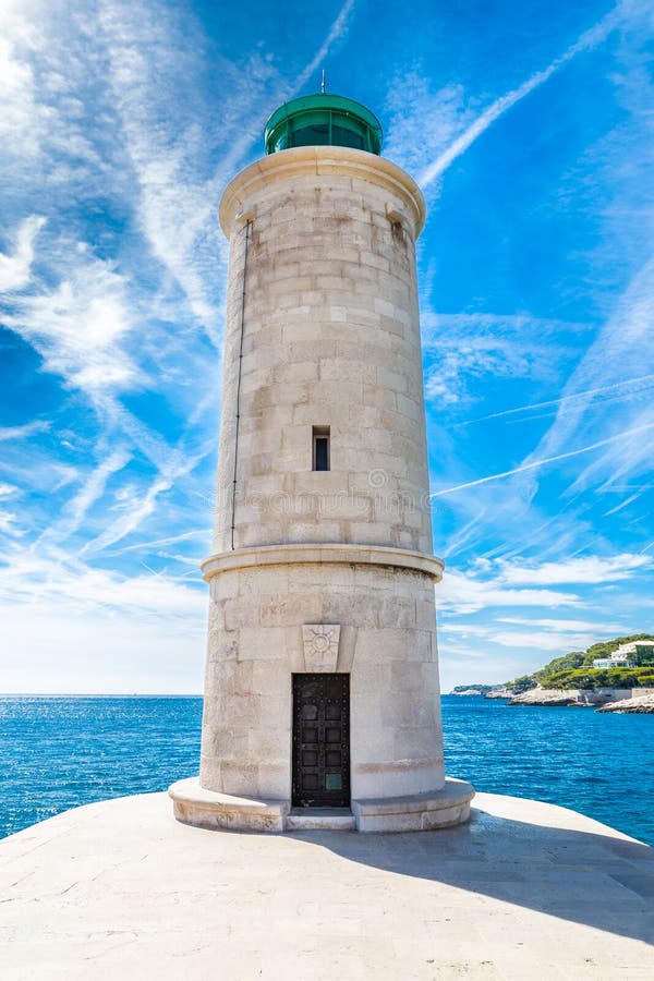 Beaux Phare Et Bateaux Dans Les Cassis, Frances Image stock - Image du loisirs, riviera: 63148249