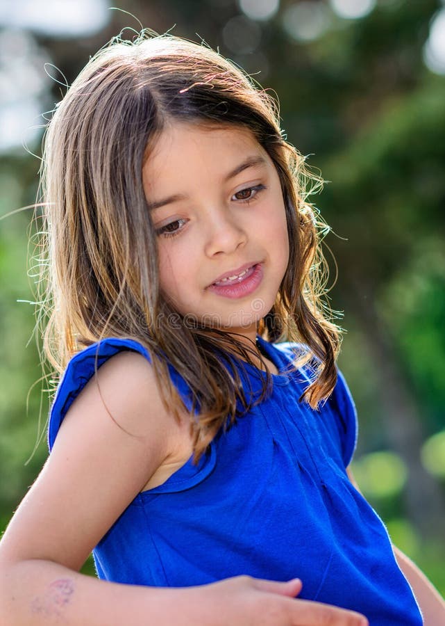 Beau Portrait D'enfant Mignon Photo stock - Image du amusement ...