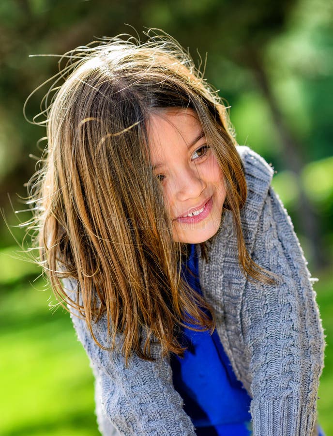 Beau Portrait De Jouer Mignon D'enfant Image stock - Image du fermer ...