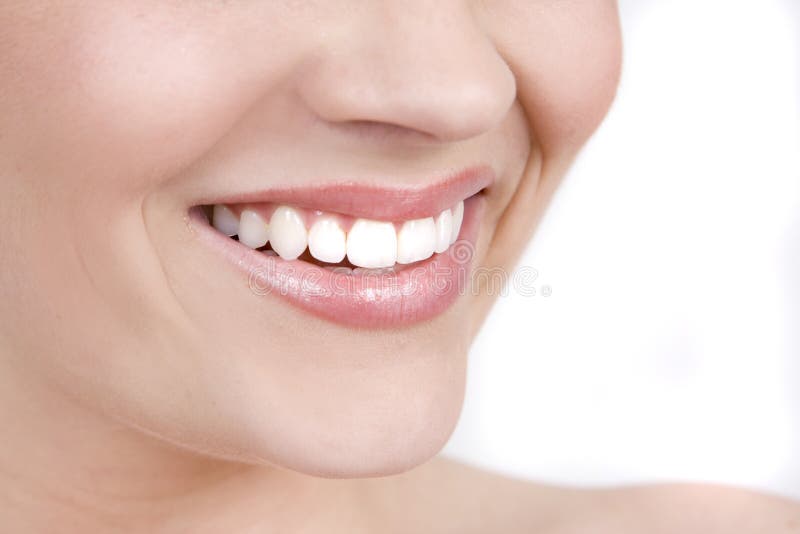 Visage De Sourire Propre Frais D'une Belle Femme Photo stock - Image du ...