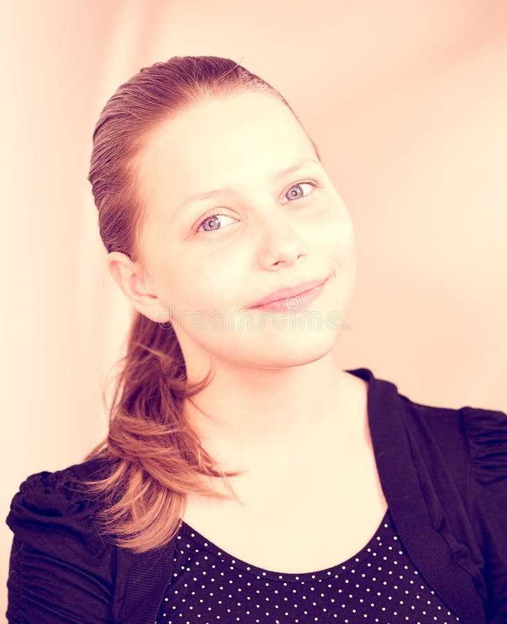 Belle Fille De Ladolescence Mignonne Photo Stock Image Du Joyeux