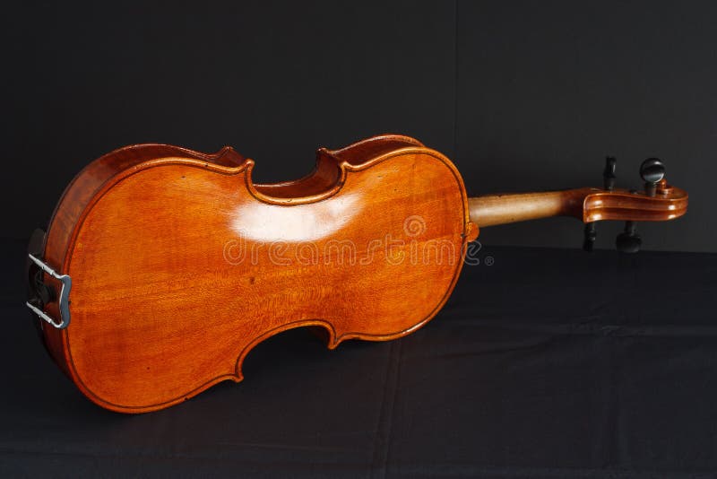 Beau Violon Antique Reconstitué Photo stock - Image du âgé, projet ...