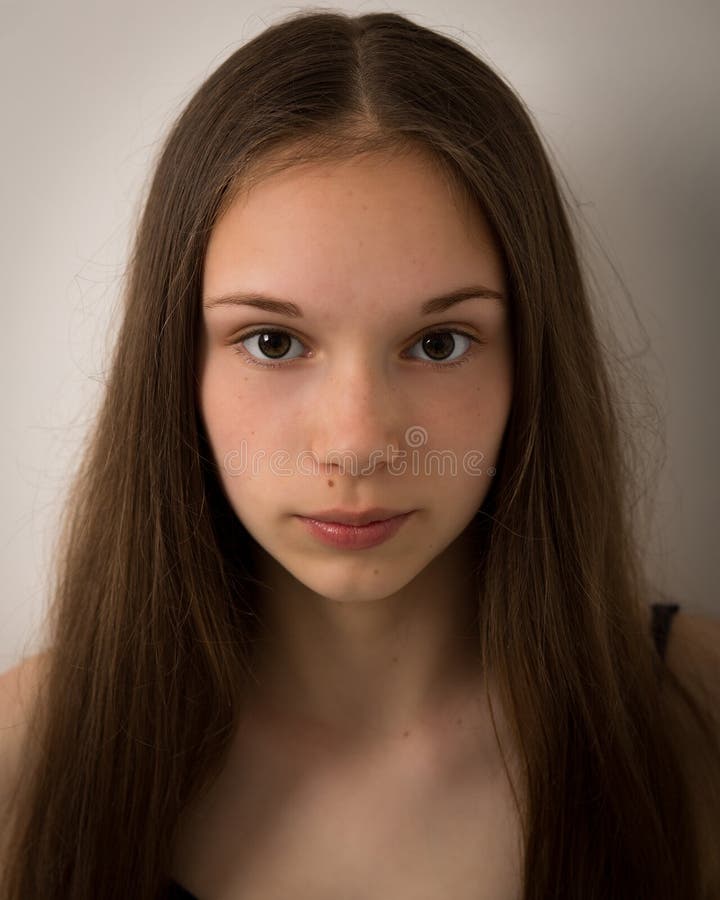 Beau visage d'adolescente image stock. Image du mignon - 56492375