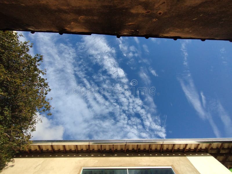 Beautiful Blue Sky with Clouds. Nuvens, Azul. Stock Image - Image of ...