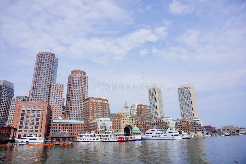 Boat at Boston harbor editorial stock image. Image of beautiful - 98703949