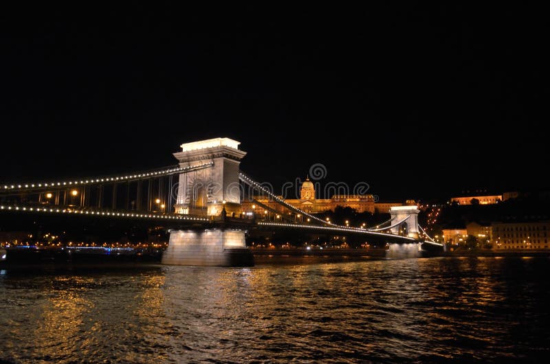 Chain Bridge at Night editorial photography. Image of budapest - 109023677