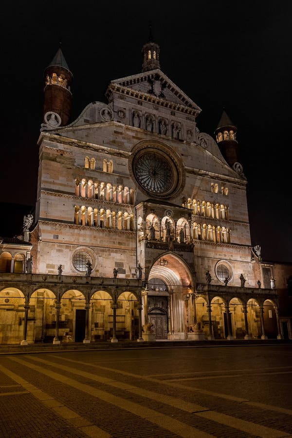 Cremona Cathedral Night View Editorial Stock Photo - Image of spire ...