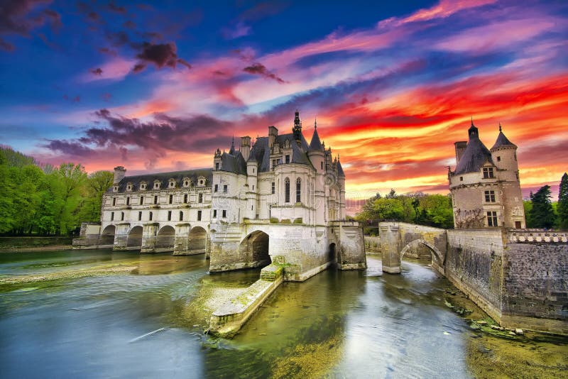 Beautiful Chateau De Chenonceau at Dusk Over the River Cher, Loire ... Beautiful Chateau De Chenonceau at Dusk Over the River Cher, Loire ...