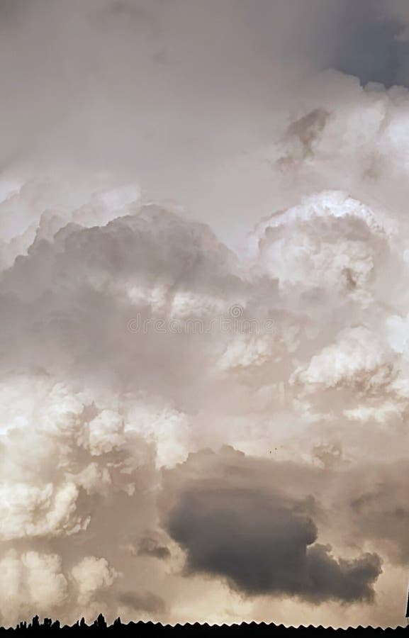 The Beautiful Colors of the Clouds in the Evening are Soothing To the ...