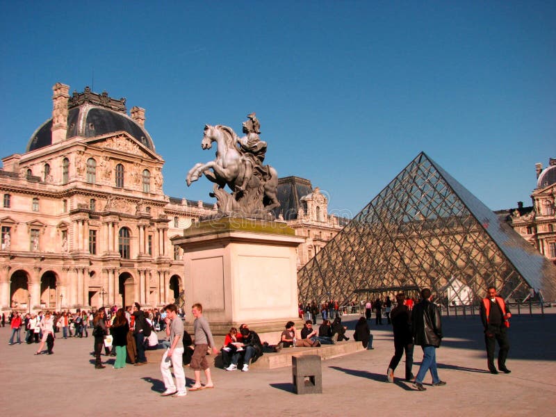 A Beautiful Day at Louvre, Paris Editorial Image - Image of april ...