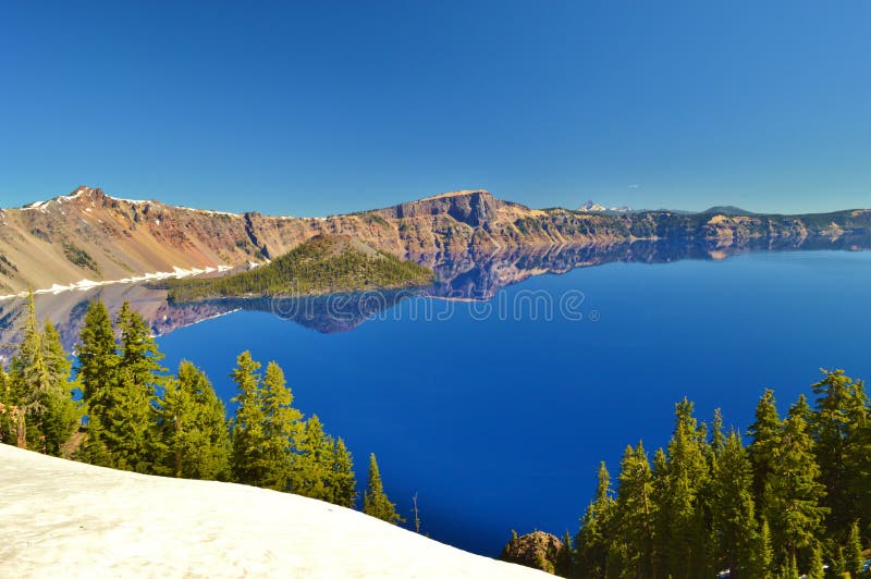Beautiful Deep Blue Crater Lake in Oregon Editorial Image - Image of ...