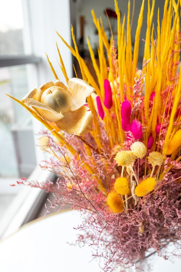 Beautiful Dehydrated Flower Arrangement Stock Image - Image of daisy ...