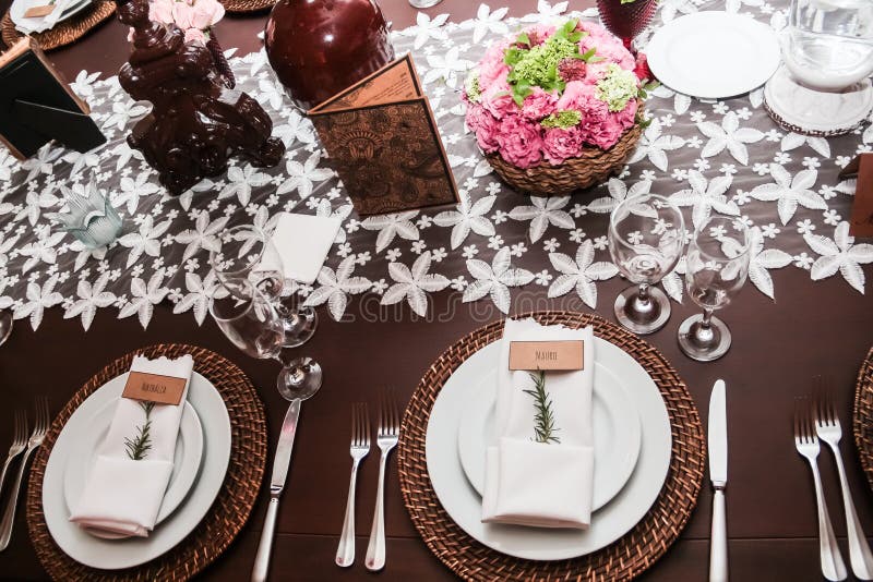 Beautiful dinner place set stock image. Image of luxuoso - 83507187