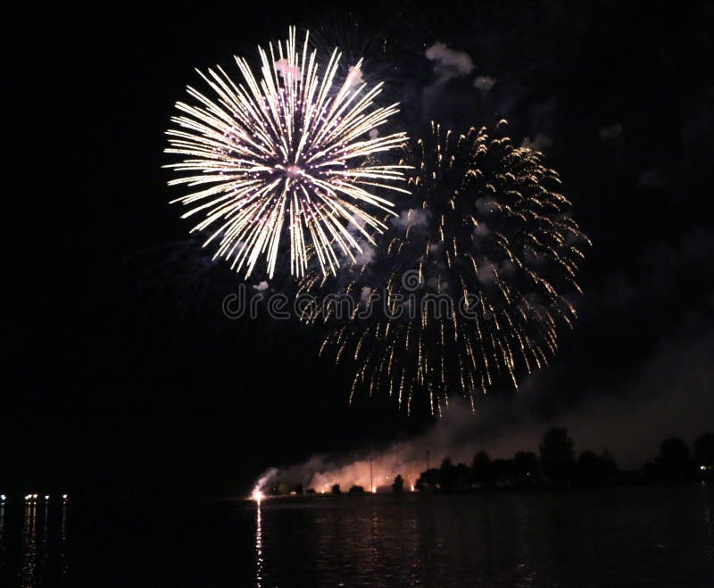 Beautiful Display of Fireworks Editorial Photo - Image of colorful ...
