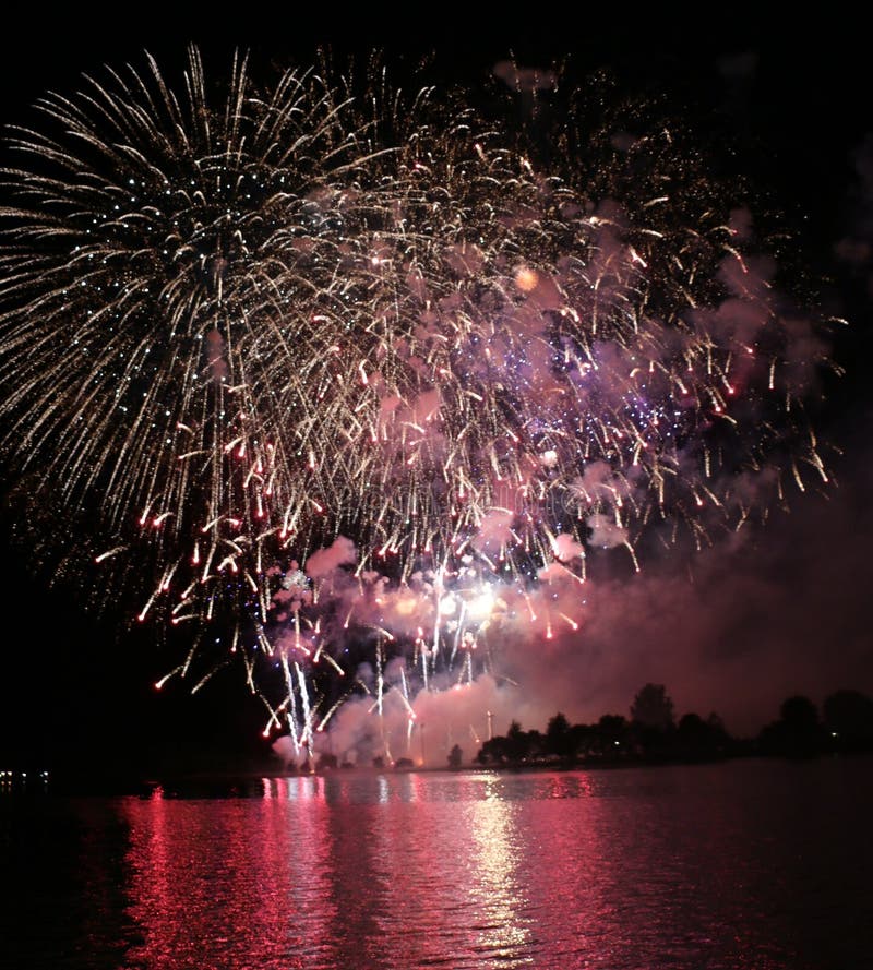 Beautiful Display of Fireworks Editorial Image - Image of lightstreaks ...