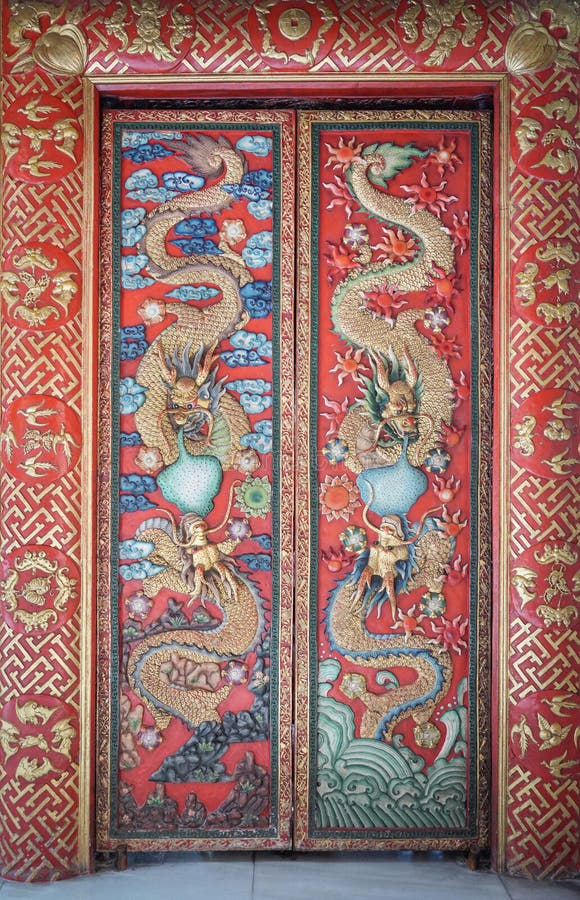 Beautiful Dragon-pattern Door in the Temple Stock Image - Image of ...