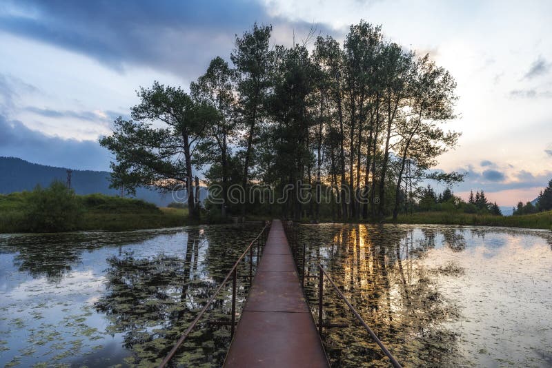 Beautiful Dramatic Sunset in the Mountains. Landscape with Sun Light ...