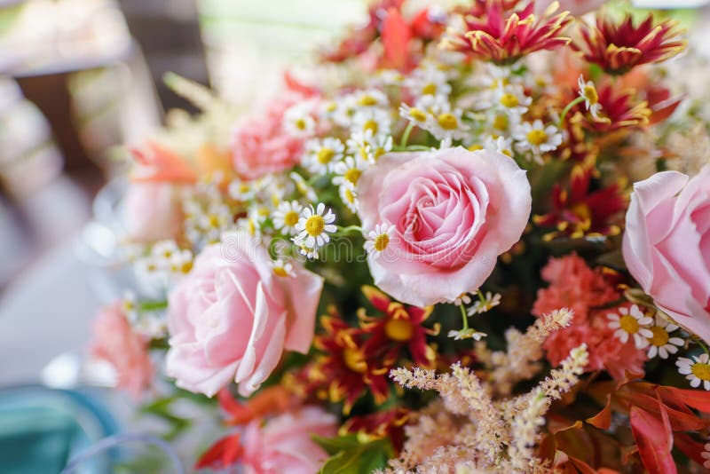 Beautiful Flowers in the Middle of the Dining Table.rtable Feel To the ...