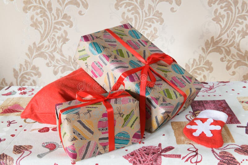 Beautiful Gift Boxes for Christmas. Beautifully Packaged Gift Boxes ...