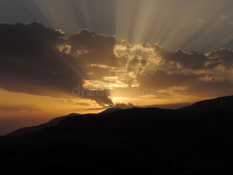 Beautiful Golden Sunset Behind Mountain Stock Image - Image of dusk ...