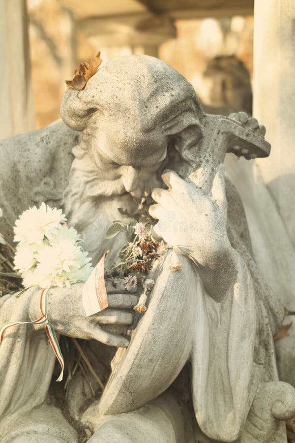 Beautiful Grave with an Old Man Statue Stock Image - Image of leaves ...