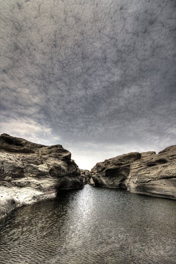 Beautiful Hatta Pools stock image. Image of rocks, serene - 20954781