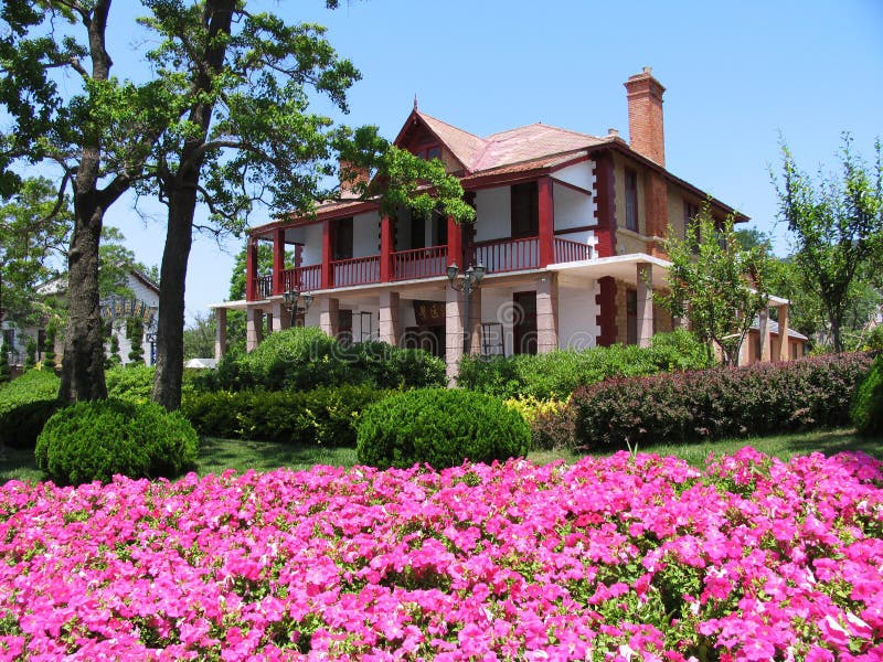 Beautiful house stock image. Image of tree, beautiful - 5227691